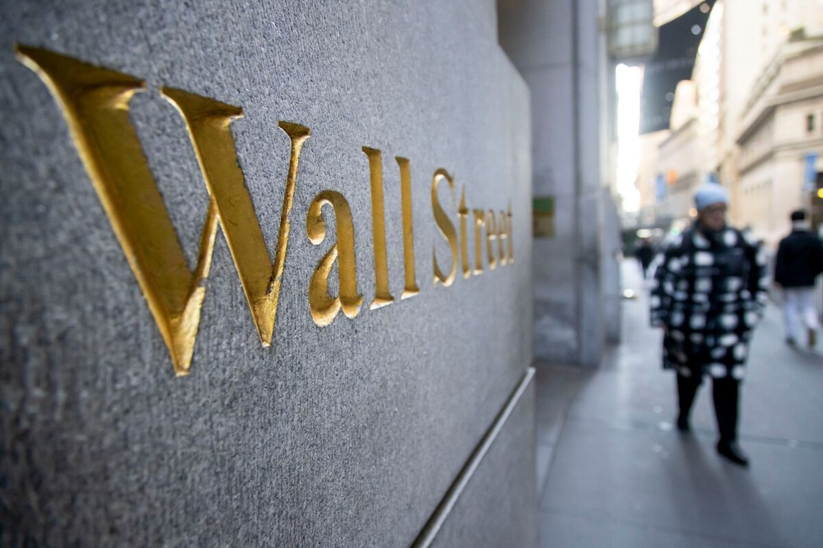 Bônus de Wall Street devem saltar em 2 dígitos em grandes bancos ...