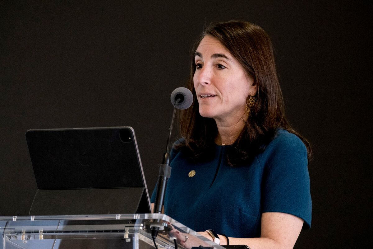 Fed’s Hammack Sees Strong Case for Steady Rates Amid Tariff, Policy ...