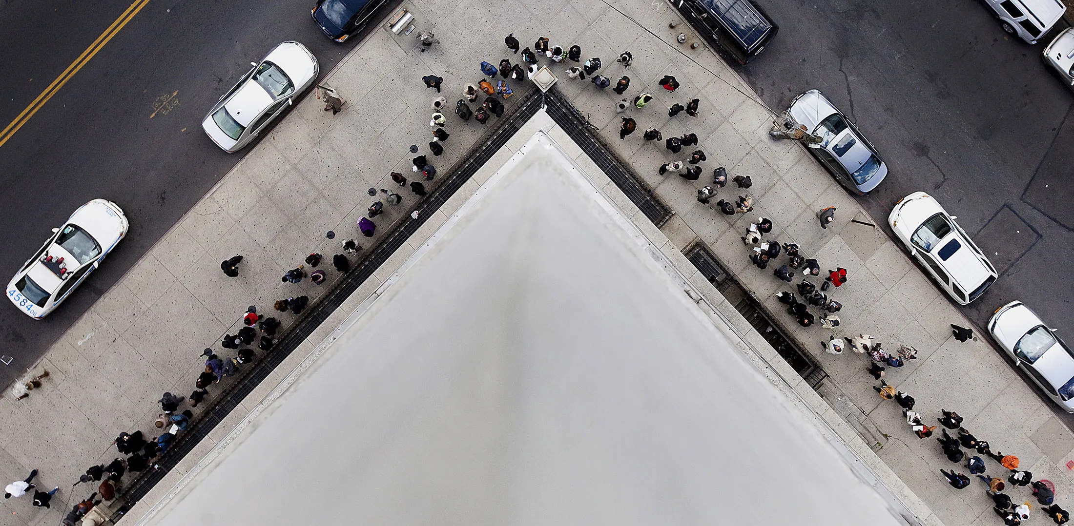 How to Make Money Standing in Line for iPhones and Tickets - Bloomberg