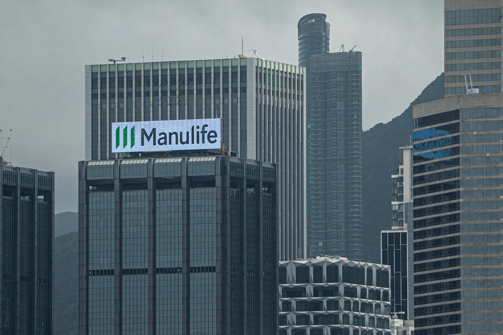 Manulife Cuts 2.5% of Staff in Wealth and Asset Management Unit - Bloomberg