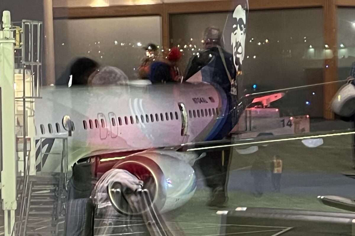 Alaska Air Flight 1282: Boom, White Vapor and Texts to Loved Ones ...
