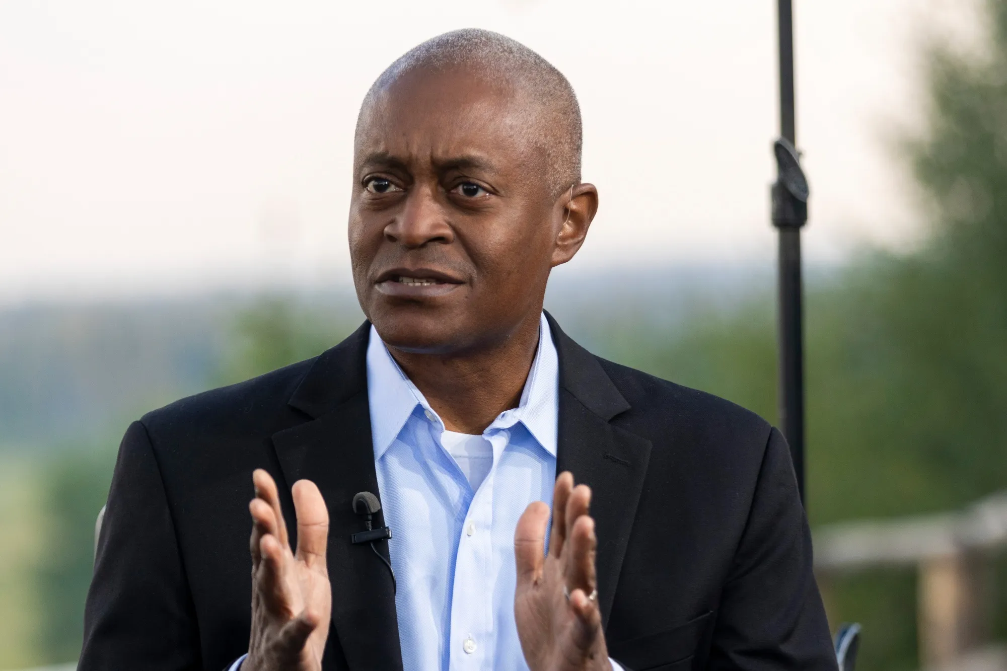 Fed’s Bostic Sees One Rate Cut in 2025 as US Tariff Impacts May Persist ...
