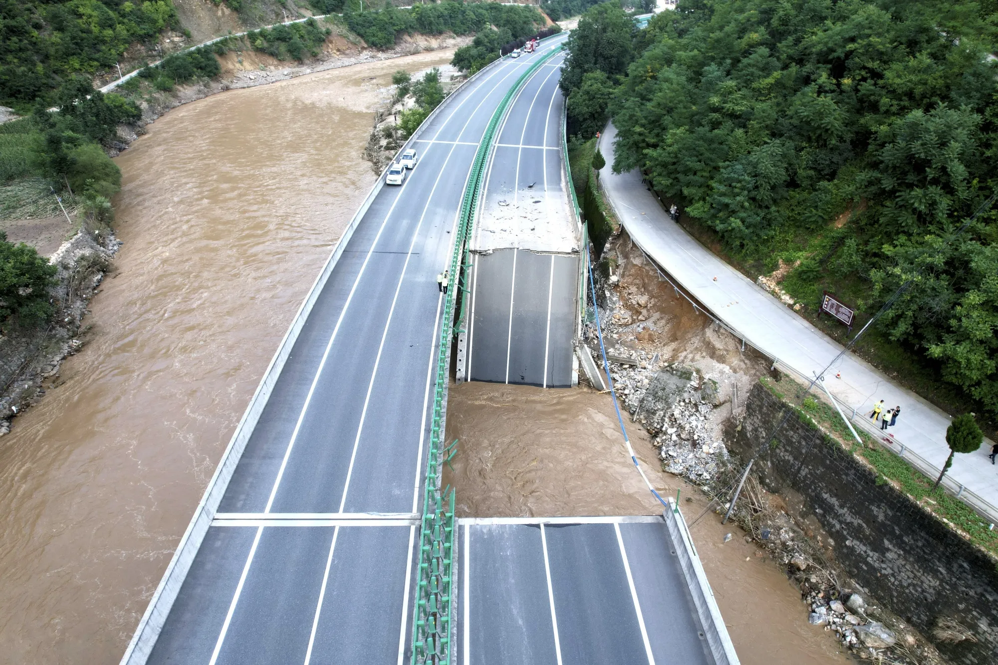Death toll from bridge collapse in China's Shaanxi province raised to ...