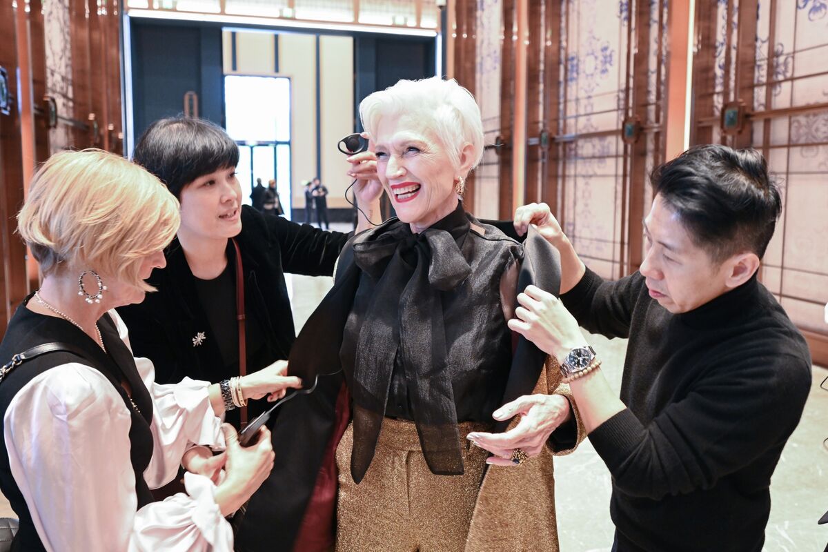 Elon Musk’s Model Mother Sees Celebrity Takeoff in China - Bloomberg