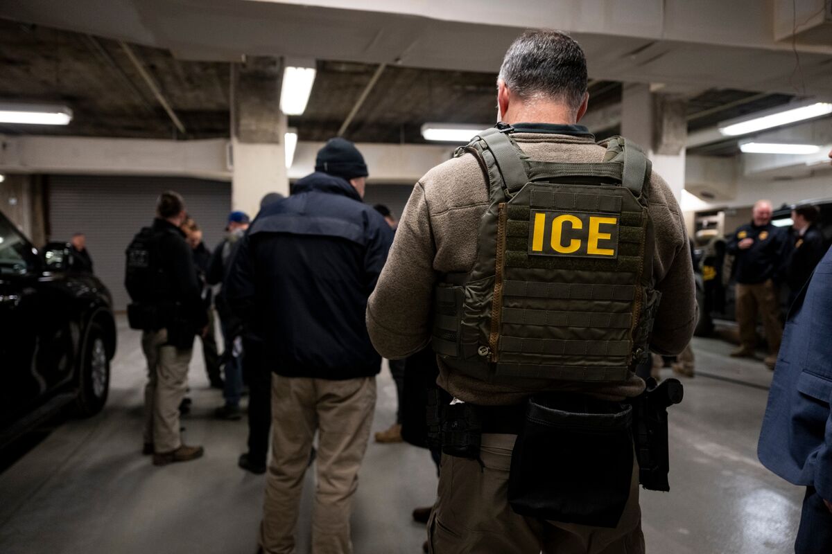 TikTok Influencers Seek to Sabotage ICE Raids Using Power of Gossip ...