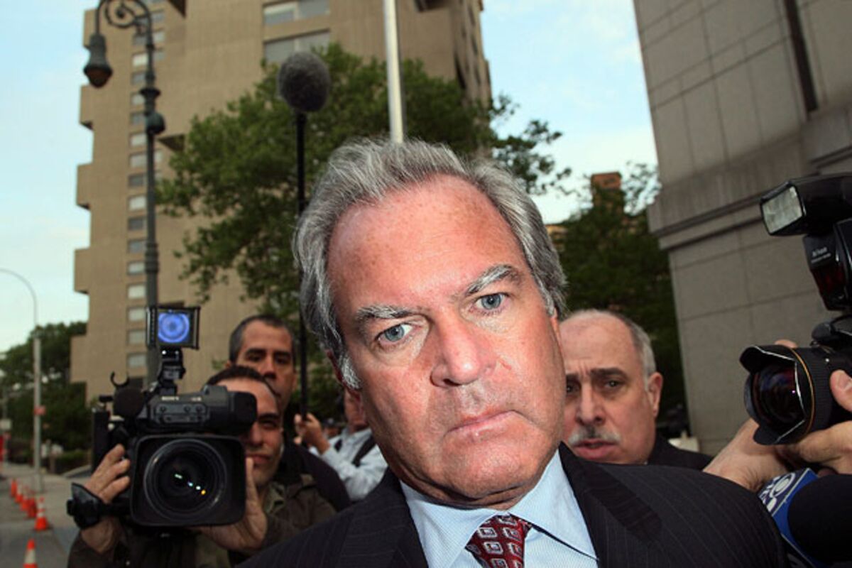 Mini-Madoff and the 'Dysentery of Crime' - Bloomberg