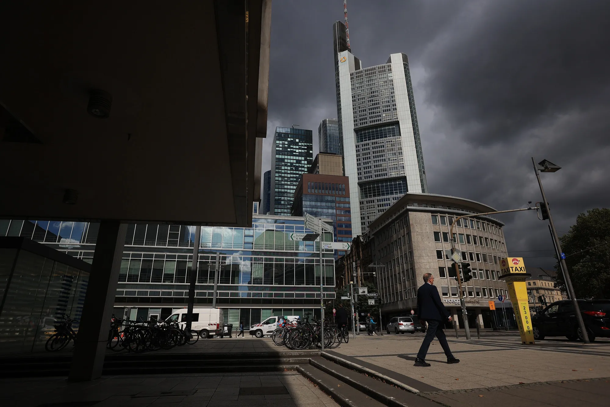 DZ Bank CEO Says UniCredit’s Commerzbank Deal Could Make Sense - Bloomberg