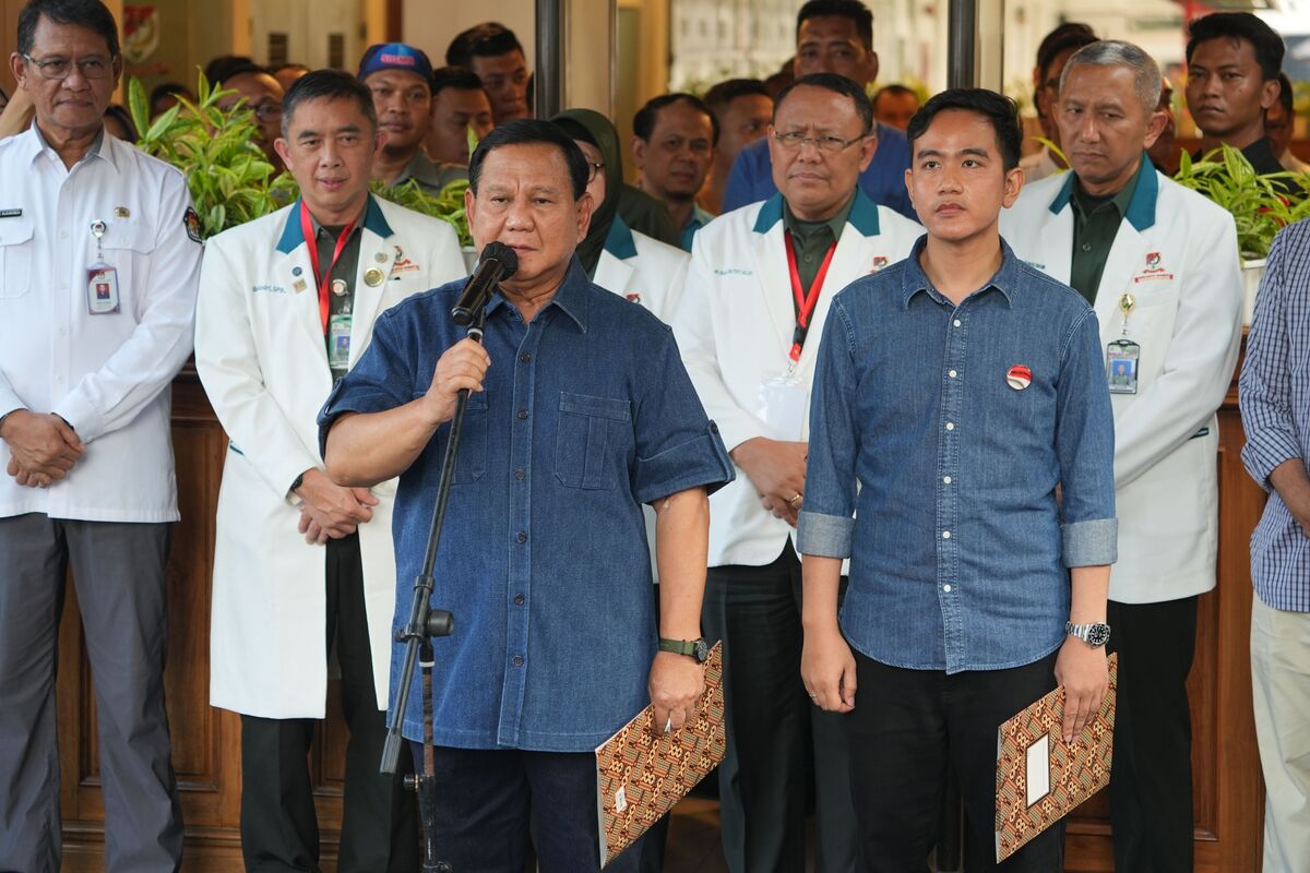 Jokowi Critics Near Pact to Block Indonesia Succession Plan - Bloomberg