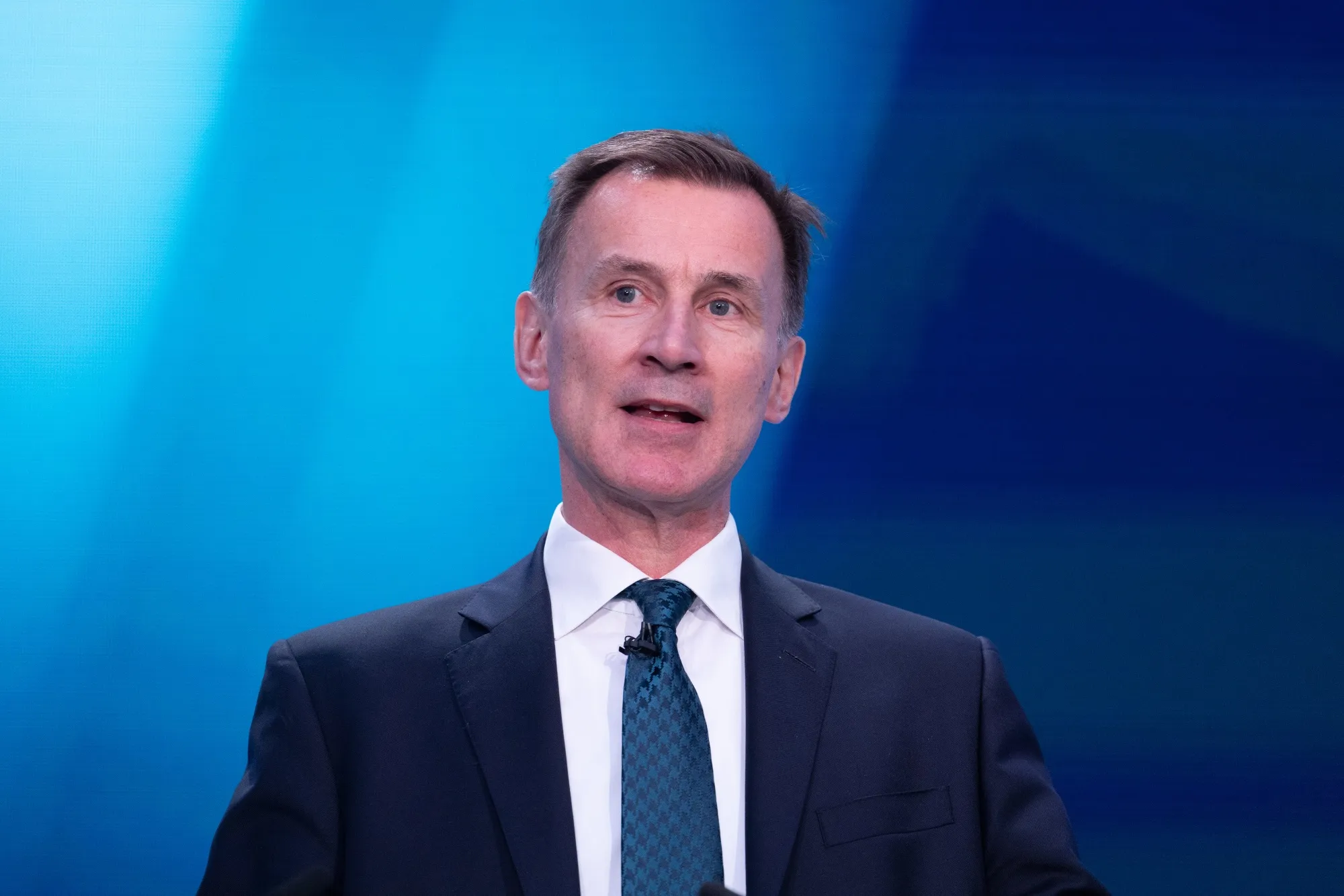 Jeremy Hunt Weighs Ending UK Non-Domiciled Tax Status to Raise Budget ...