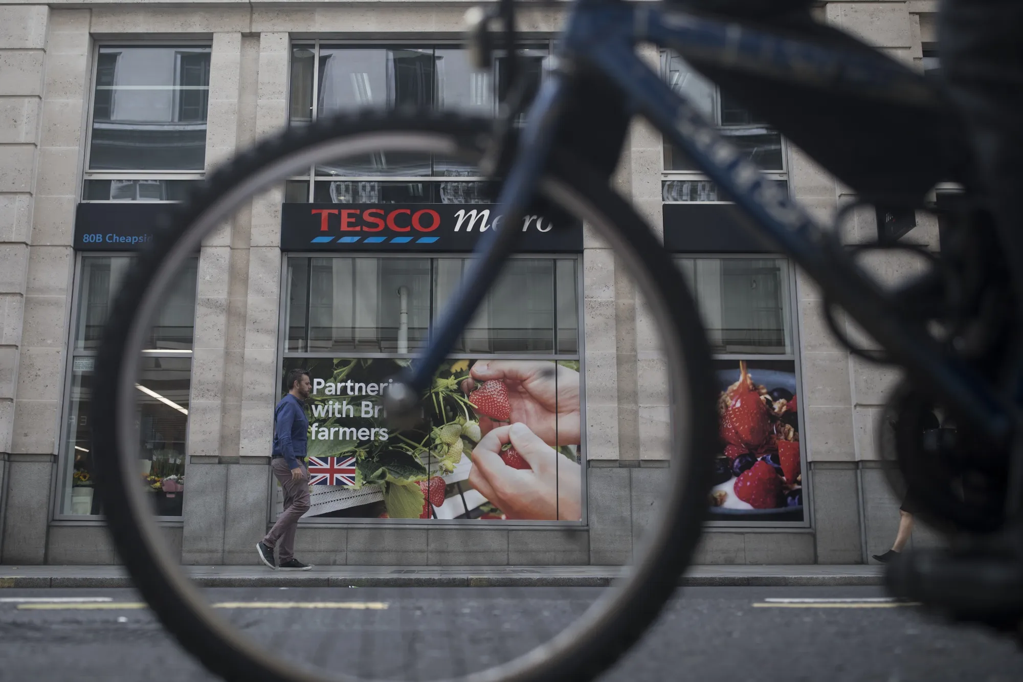 Tesco, Sainsbury Warn of Brexit Threat to Tomatoes and Lettuce - Bloomberg
