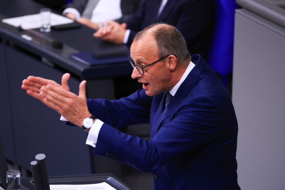 German Opposition Leader Merz Lambasts Scholz in Election Broadside ...