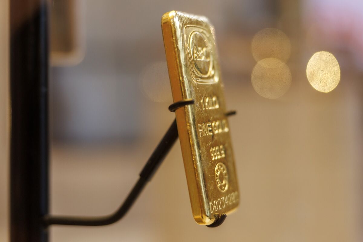 金価格2カ月ぶり安値、米イラン緊張でインフレ懸念再燃－ドル高重荷 - Bloomberg