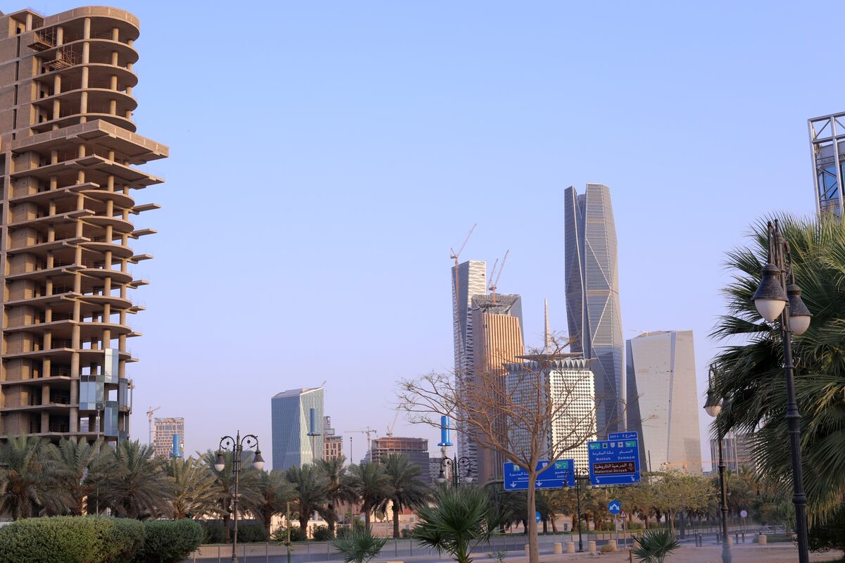 Saudi Arabia Sees 2021 Deficit Narrowing to 5.1% of GDP - Bloomberg