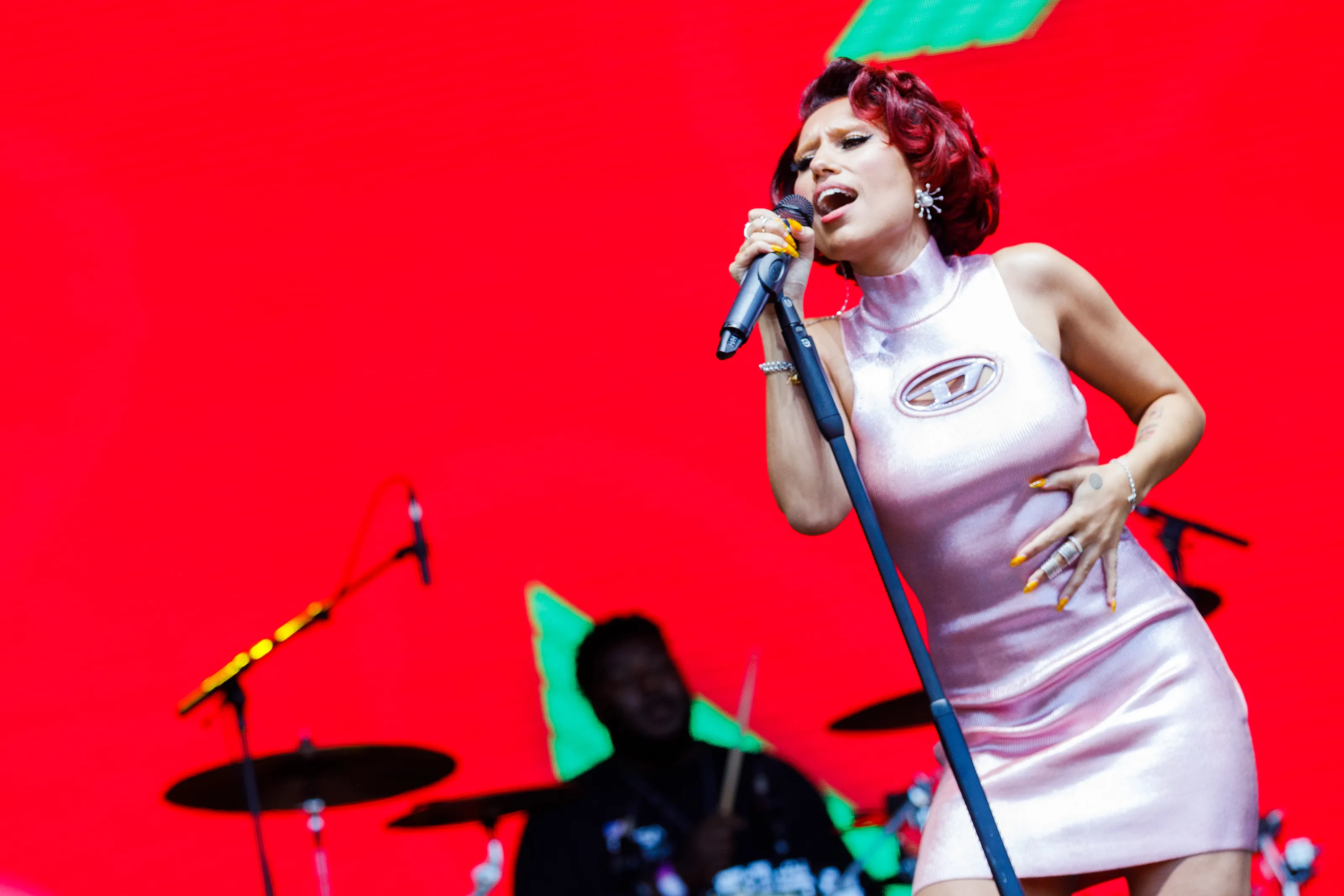 Female Musicians Expected to Dominate at 2024 Brit Awards - Bloomberg