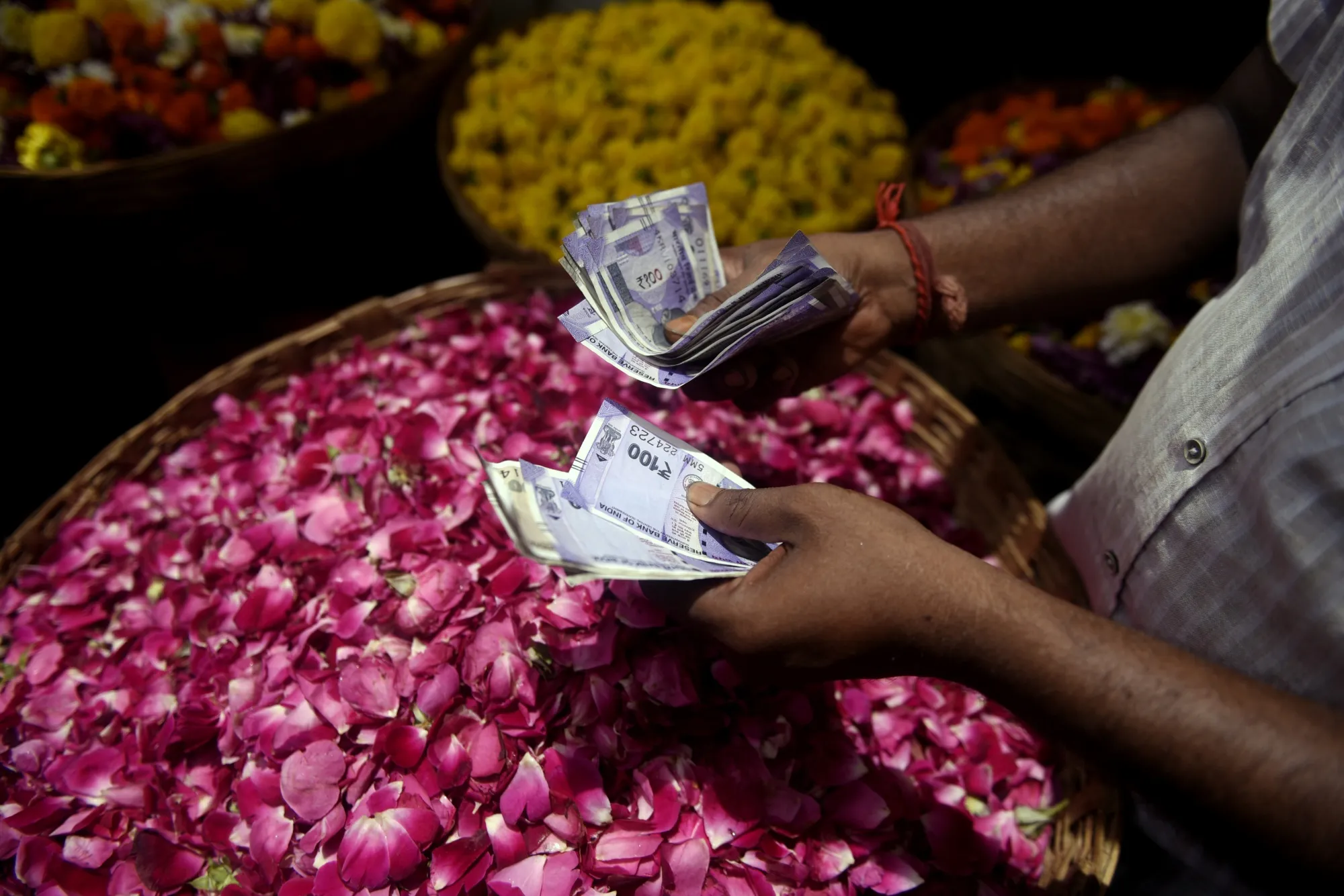 Indian Rupee Misses Out on Currency Rally on RBI’s Watch - Bloomberg