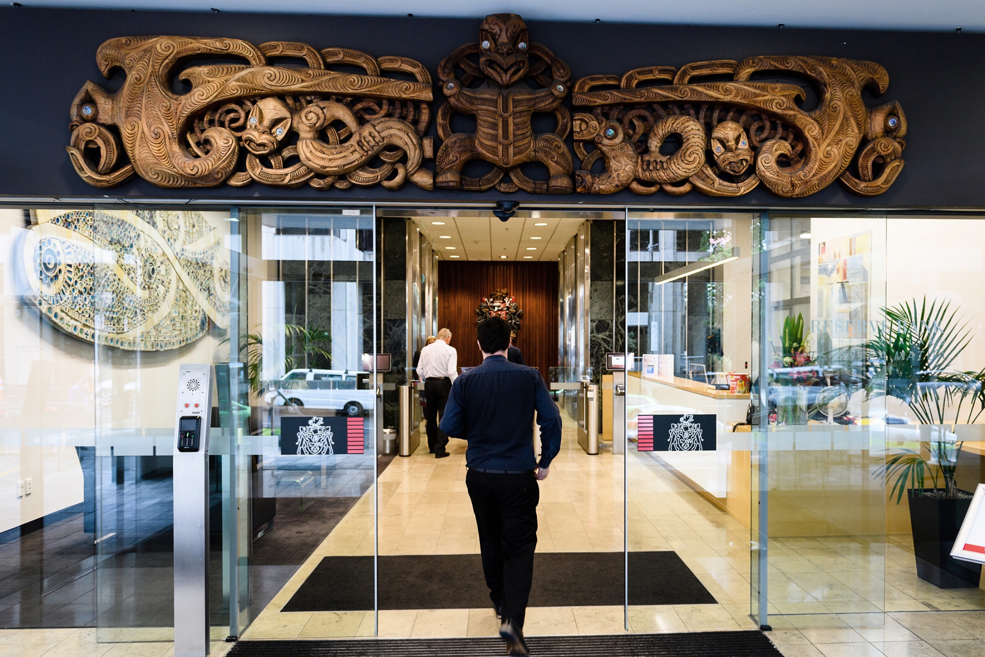 RBNZ Keeps Key Rate at Record Low on Weak Inflation Outlook - Bloomberg