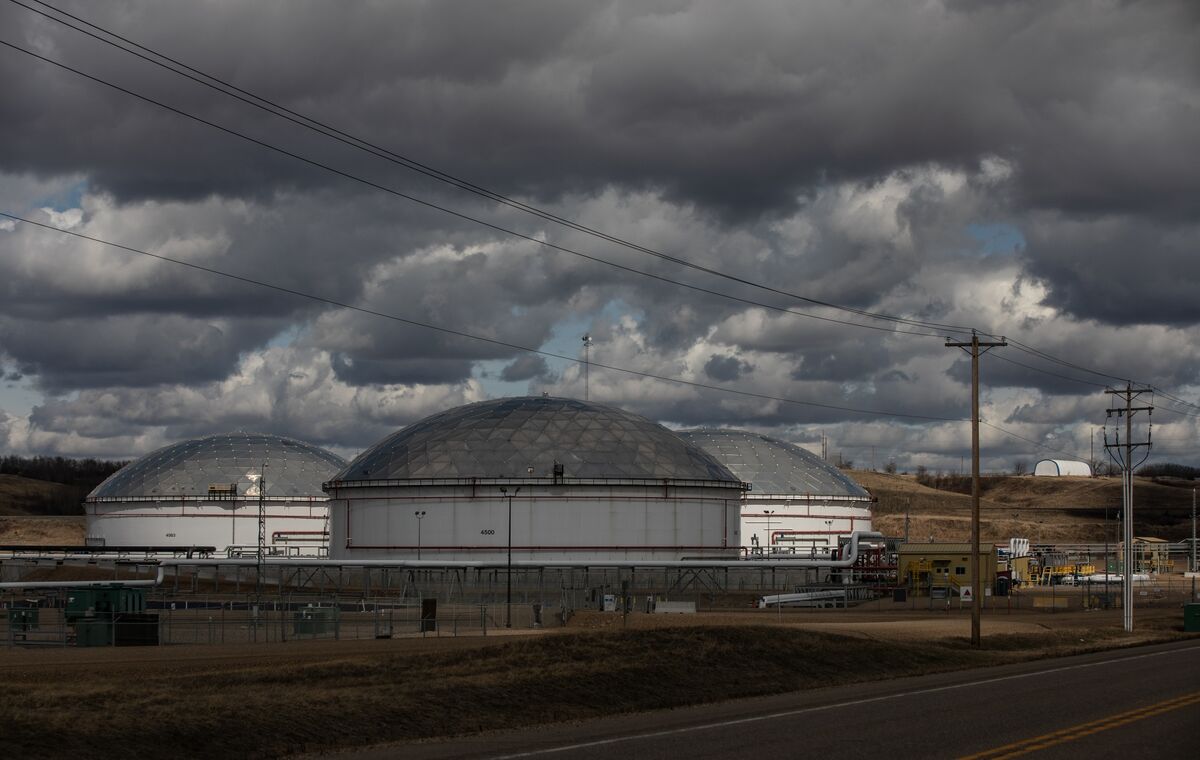 Alberta Fires Threaten an Oil Industry Already Facing Dry Tanks Amid ...