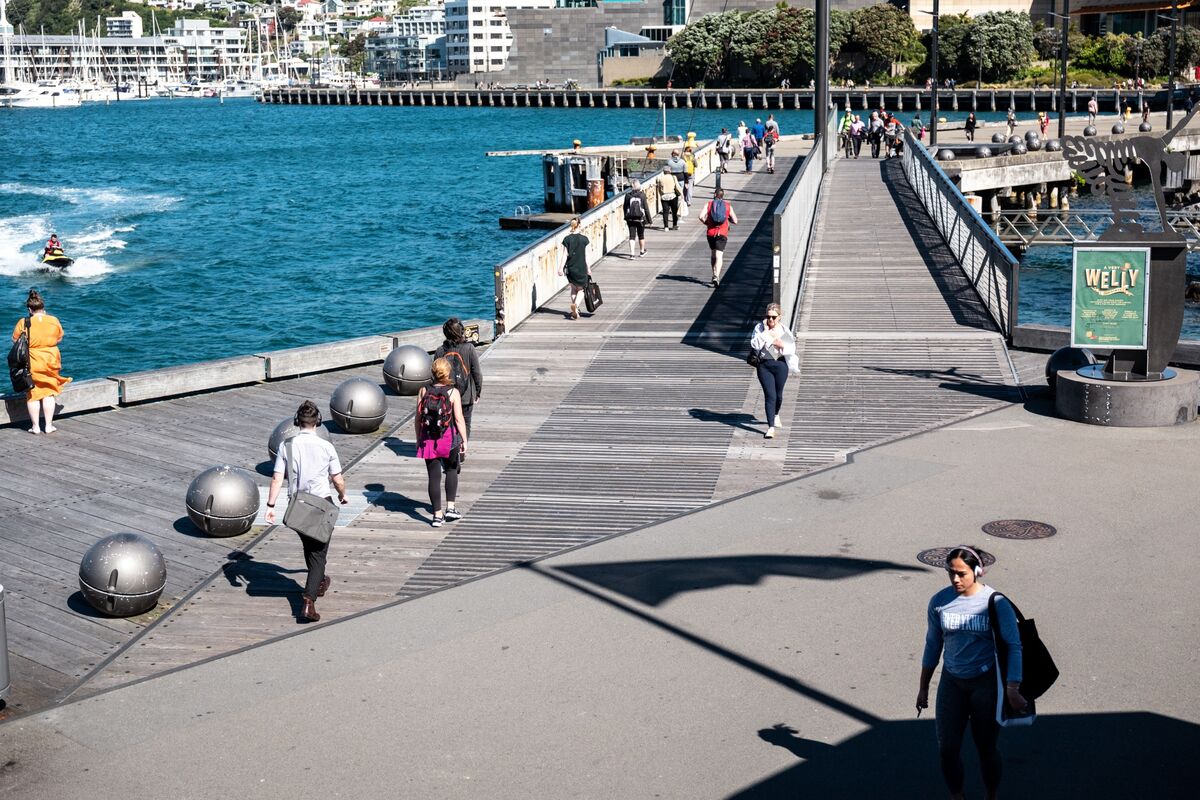 New Zealand Further Tightens Border Measures to Combat Virus - Bloomberg