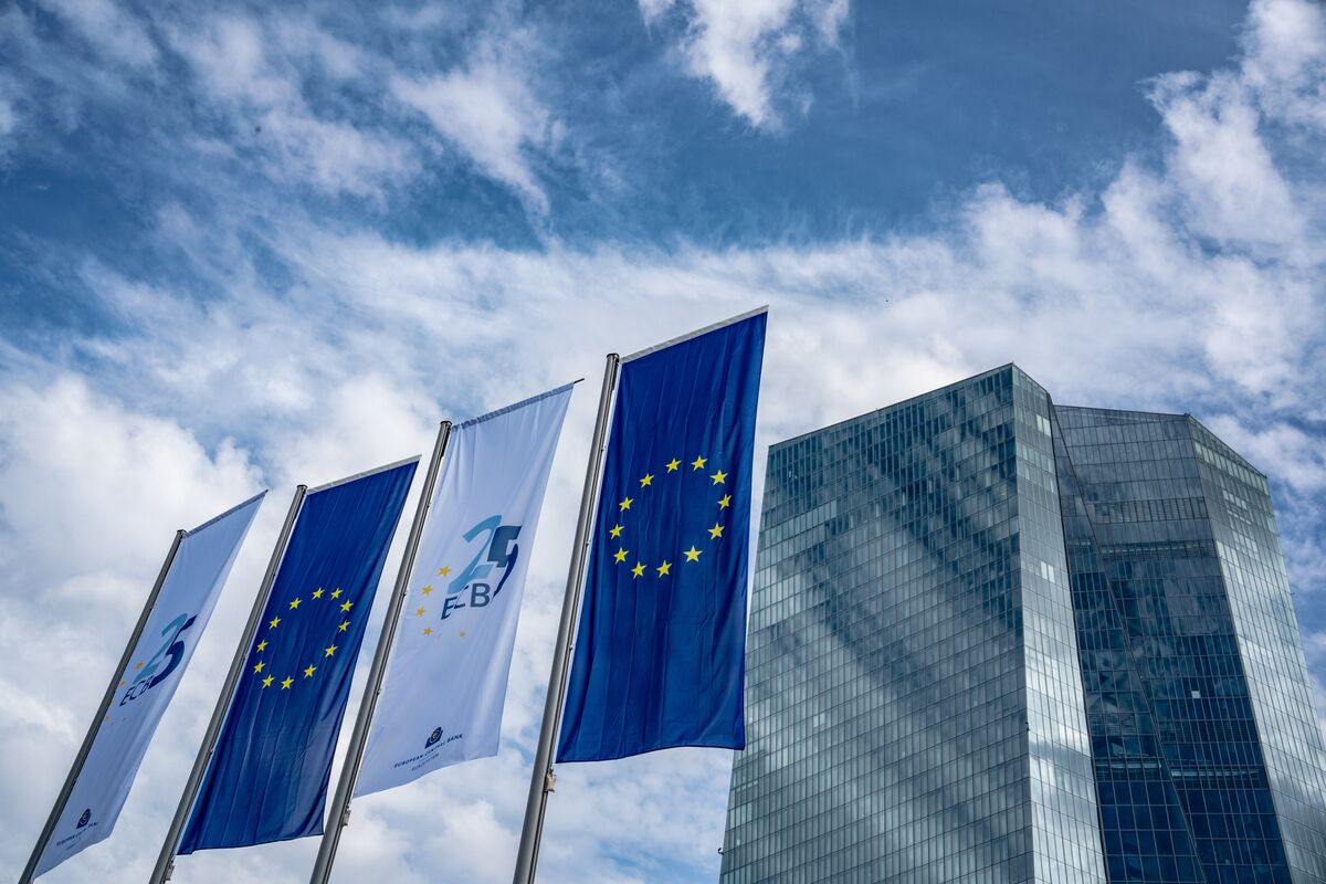 ECB Interest Rate Hike Sparks Backlash From Italy and Portugal - Bloomberg