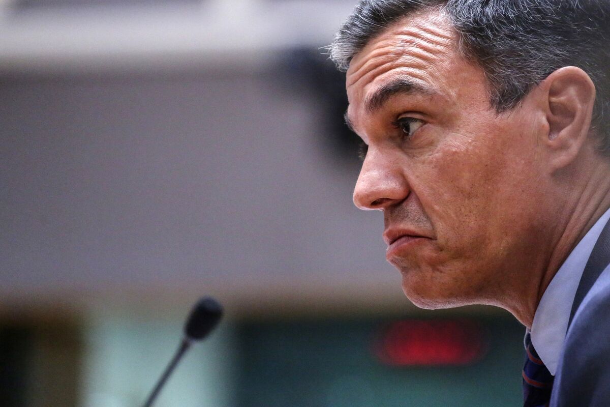 Spain’s Sanchez Marks Win in Clash With Judges Over Top Court - Bloomberg