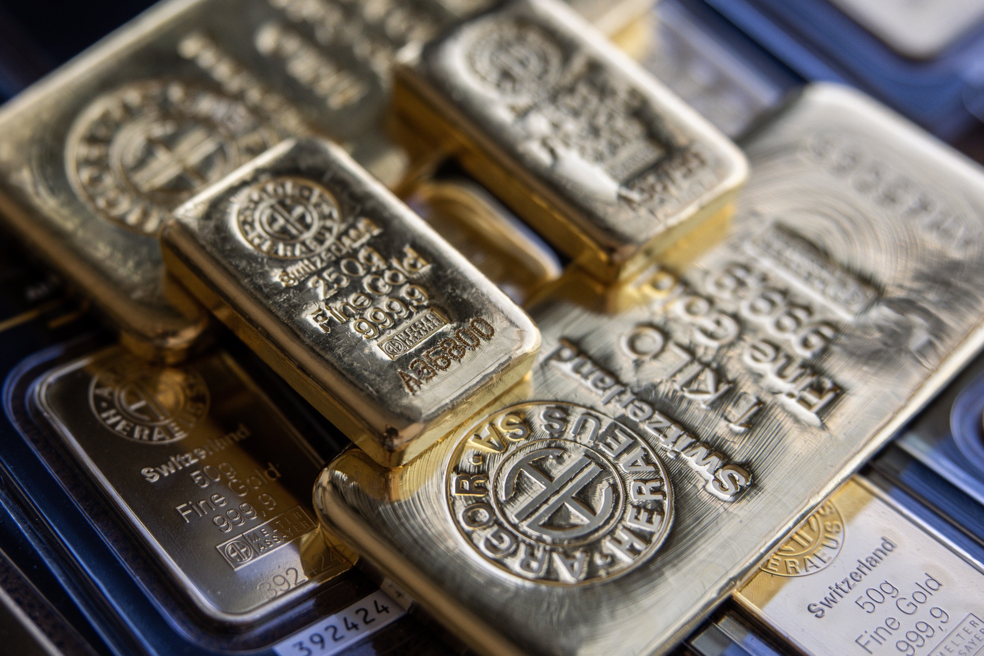 Central Banks to Increase Gold Holdings Over Crisis Concerns - Bloomberg