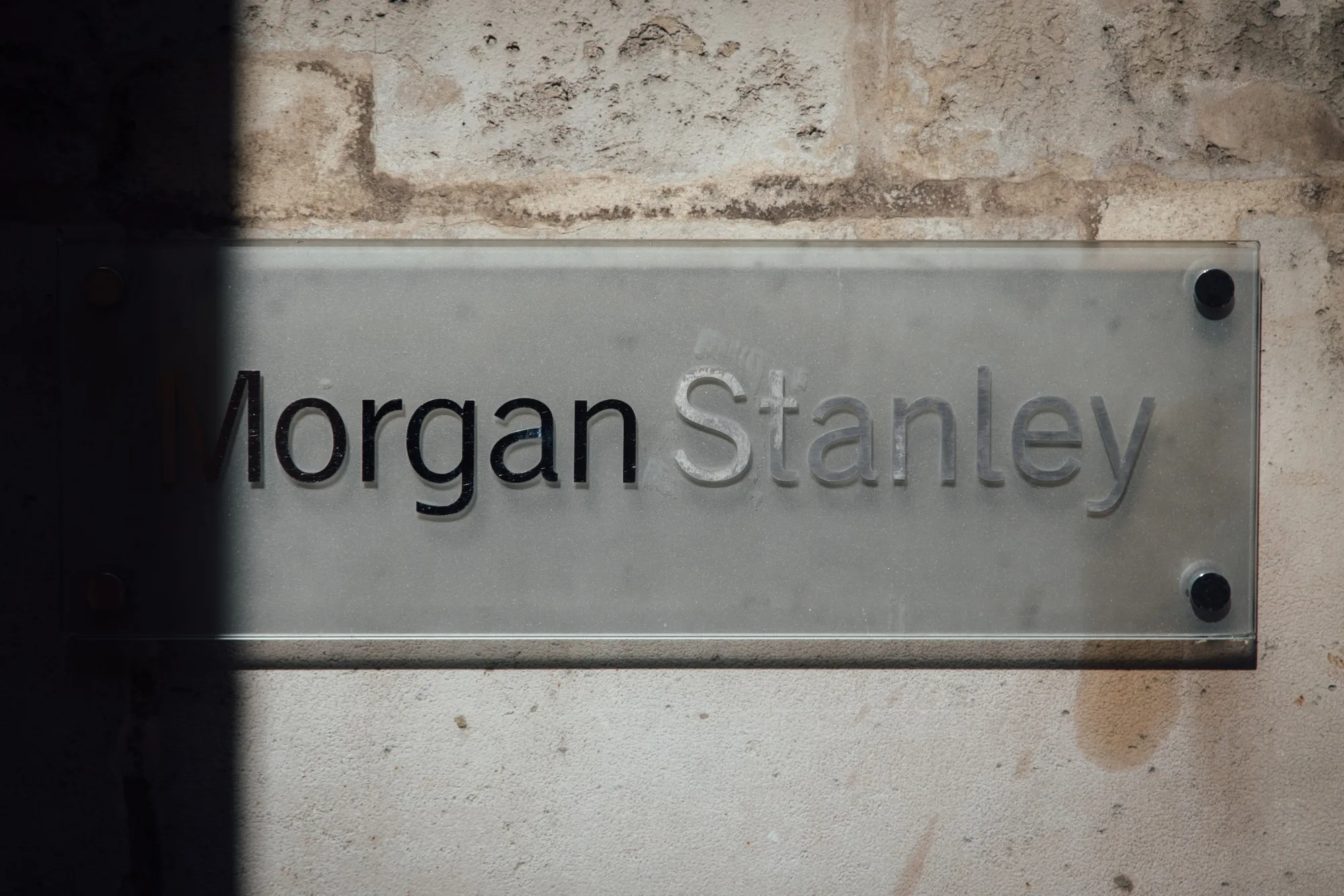 Morgan Stanley recibe su primera recomendación bajista del año - Bloomberg