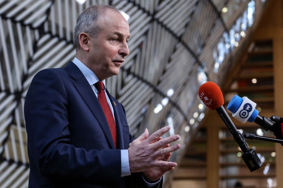 Martin Returns as Irish Premier Amid Trump Economic Risks - Bloomberg