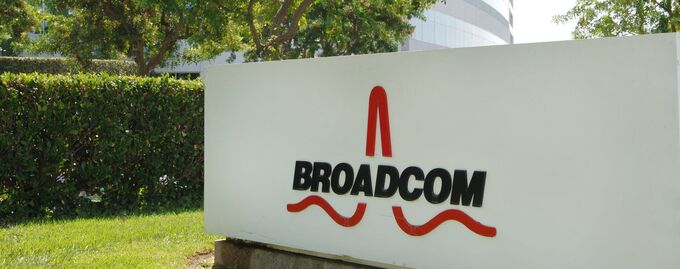 Qualcomm Braces for a $100 Billion Fight With Broadcom - Bloomberg Qualcomm Braces for a $100 Billion Fight With Broadcom - Bloomberg