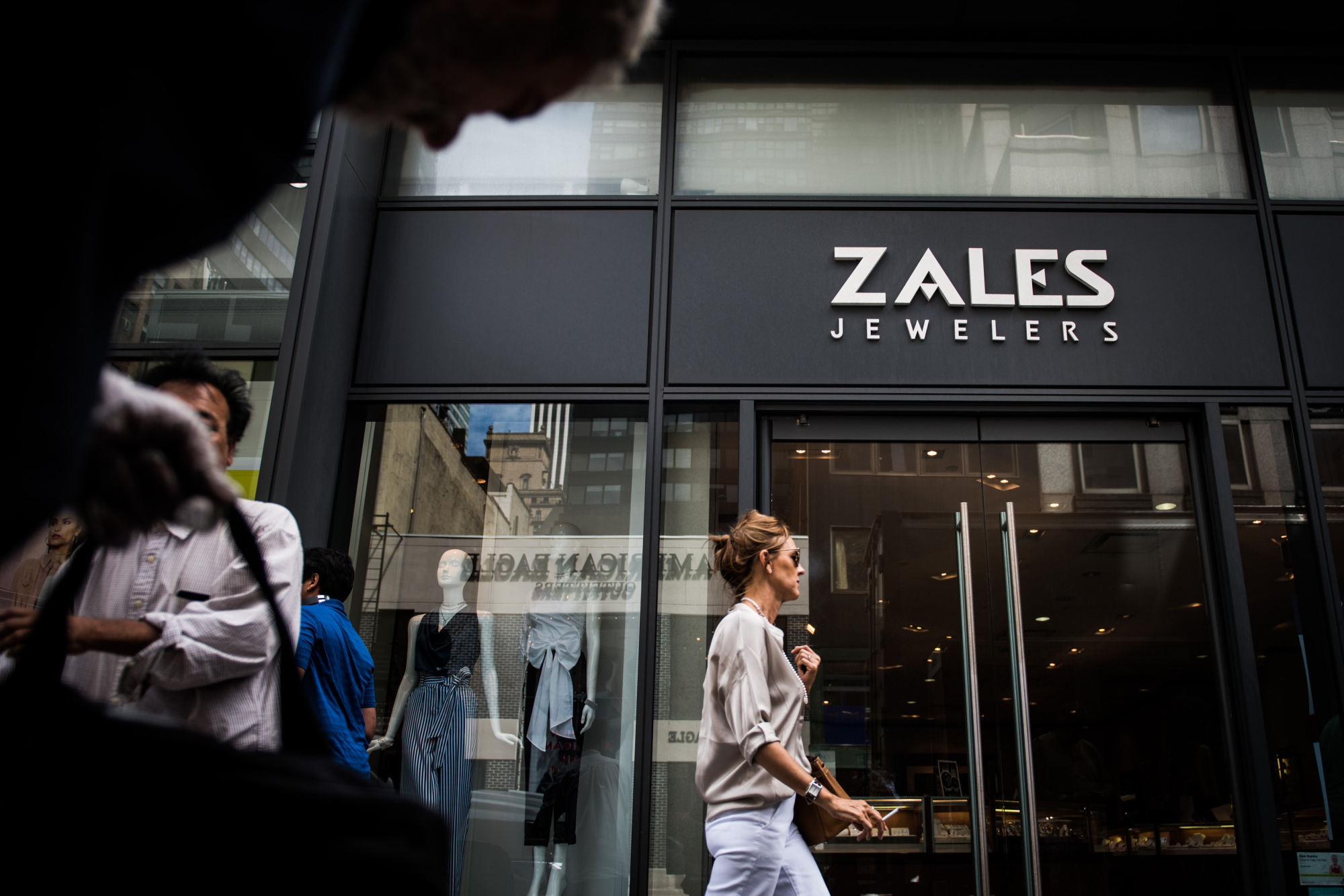 Zales Owner Signet (SIG) Launches Advanced Share Buyback, Reducing Debt ...