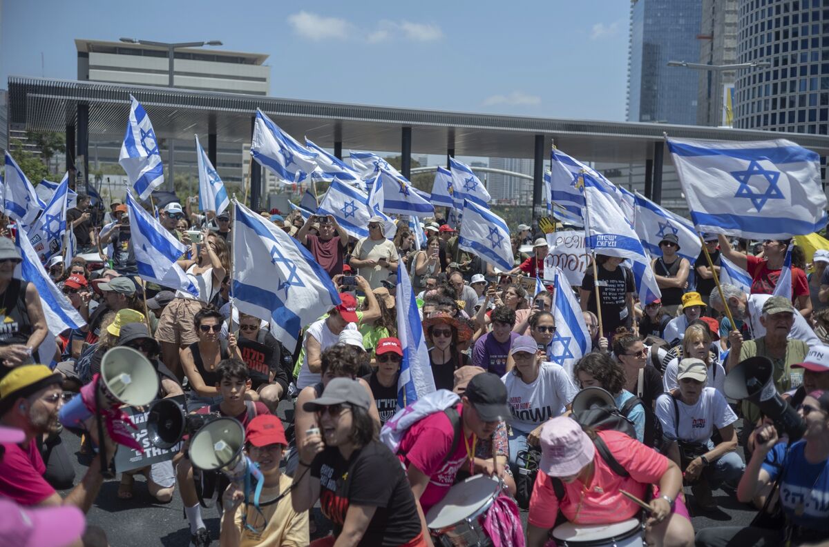 Israeli Protesters Block Highways Call For Cease Fire To Return 6489