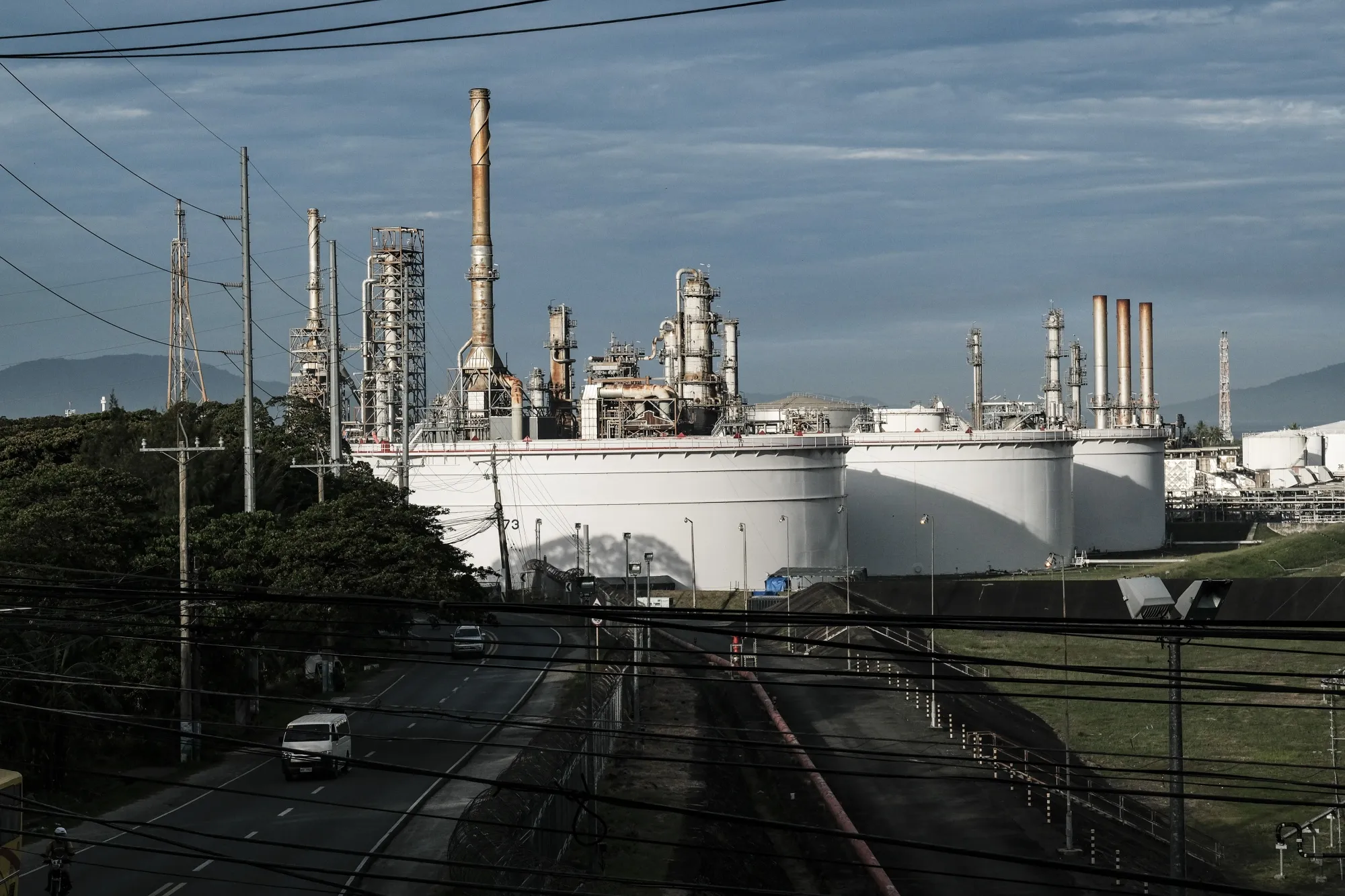 Philippine Peso Set for Reprieve as Crude Retreats - Bloomberg