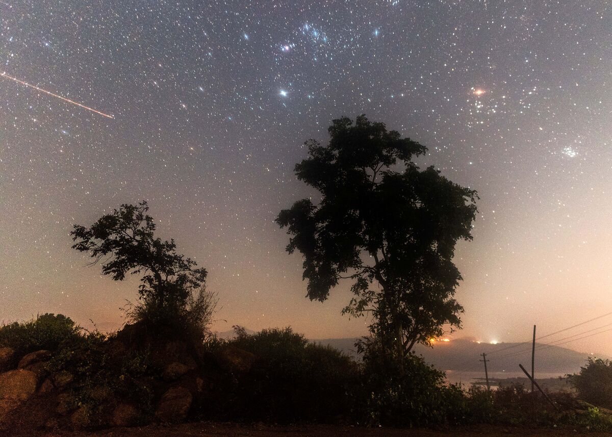 Turn Skyward to Catch One of World’s Best Meteor Showers - Bloomberg
