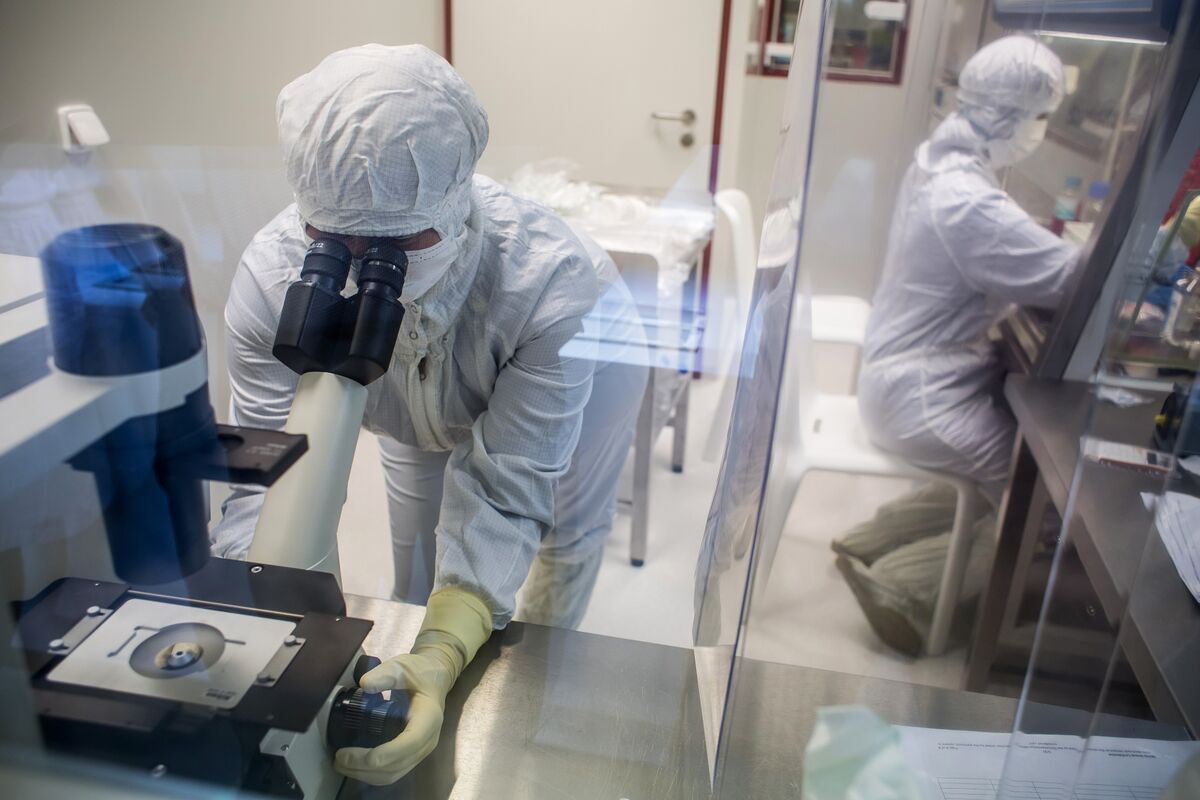 German Merck Barges In on Versum Merger With $5.9 Billion Offer - Bloomberg