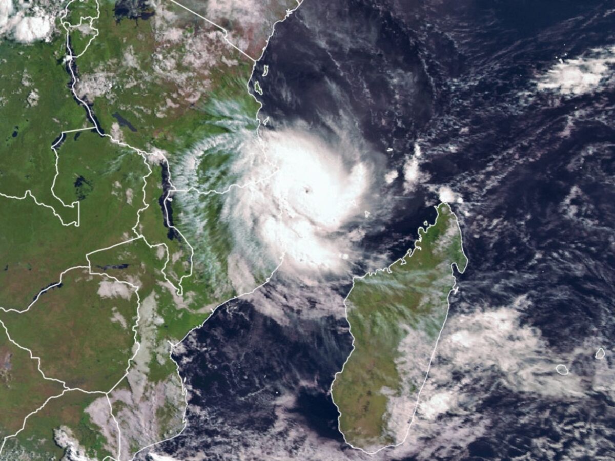 Cyclone Kenneth Latest: Mozambique, Zimbabwe Brace for Storm - Bloomberg