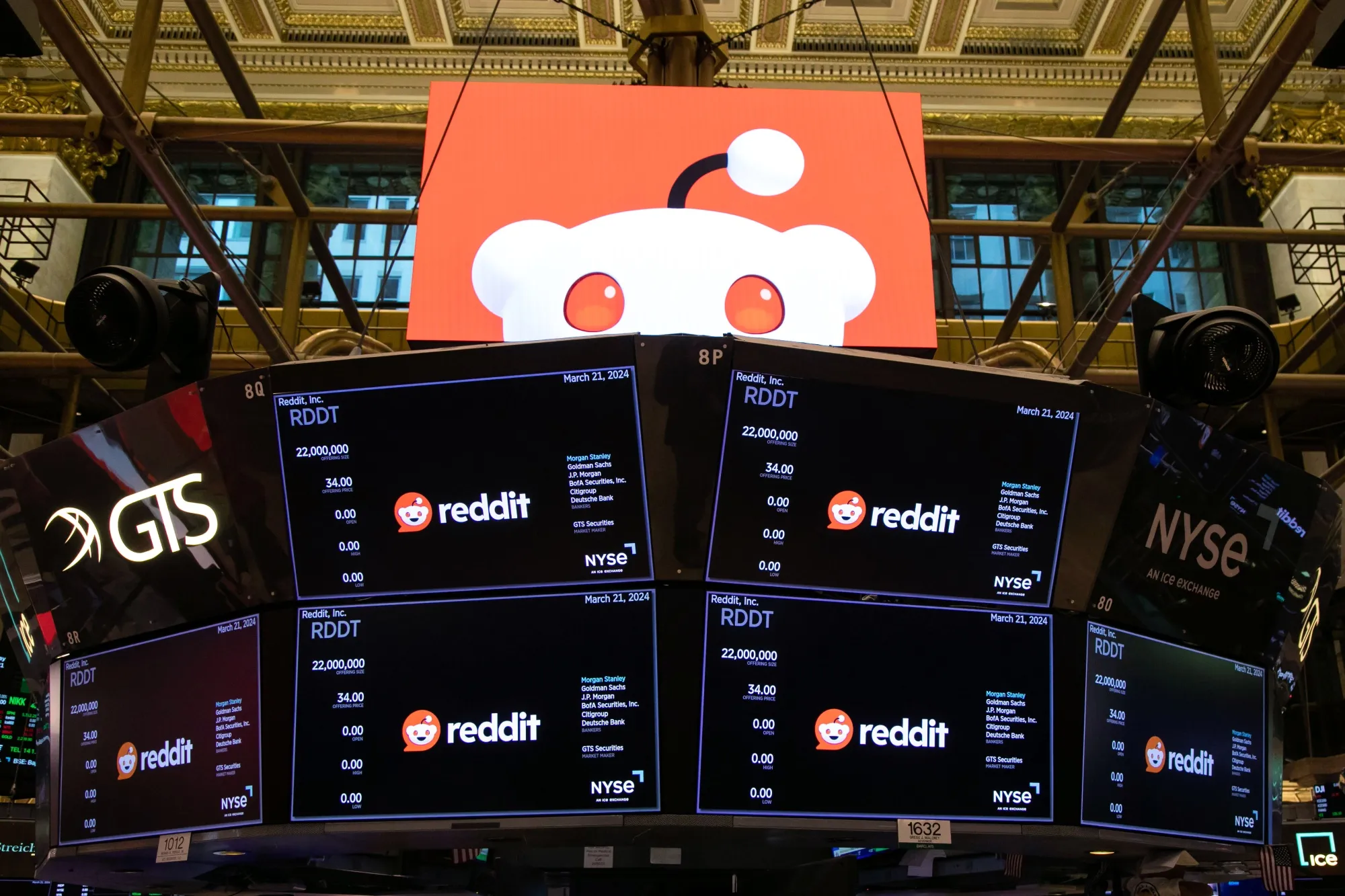 Advance Plans to Borrow Against $1.2 Billion Reddit Stake - Bloomberg