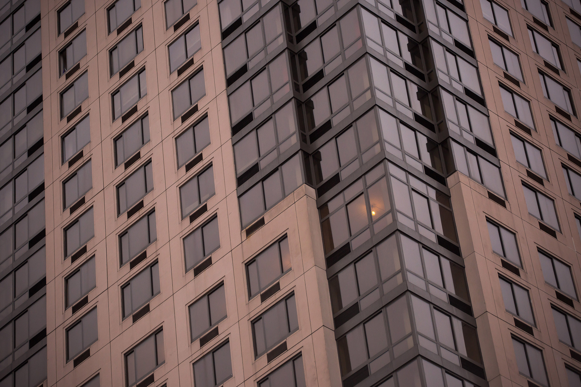 New York City Apartment Leases Tumble While Renters Stay Put - Bloomberg