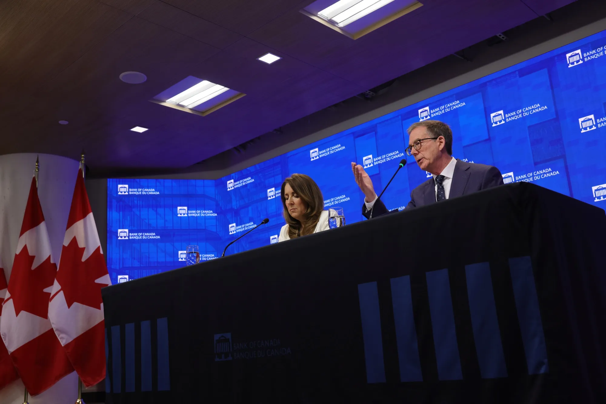 Bank of Canada Holds Rates, Macklem Calls Economy Weak, Bonds Rally ...