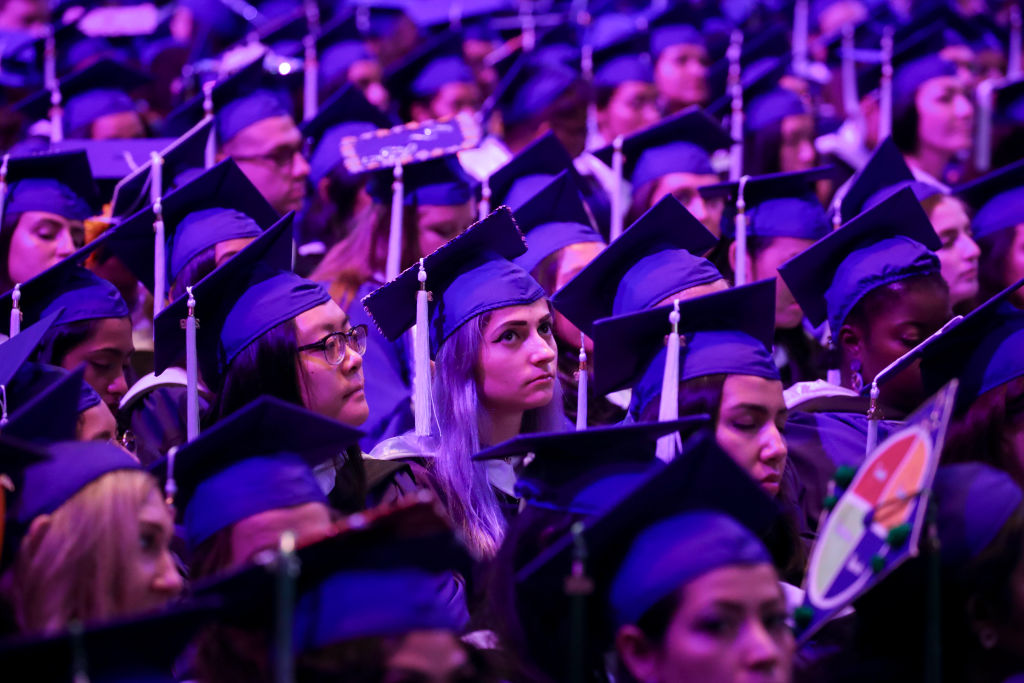 Covid-19 Class of 2020 Graduates Into a Gloomy Future - Bloomberg