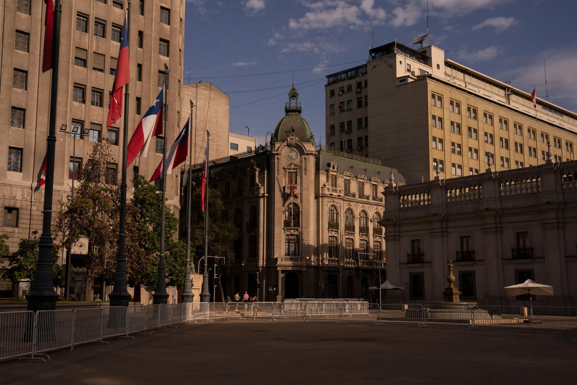 Chile colocará bonos en dólares y euros para dar inicio al año - Bloomberg