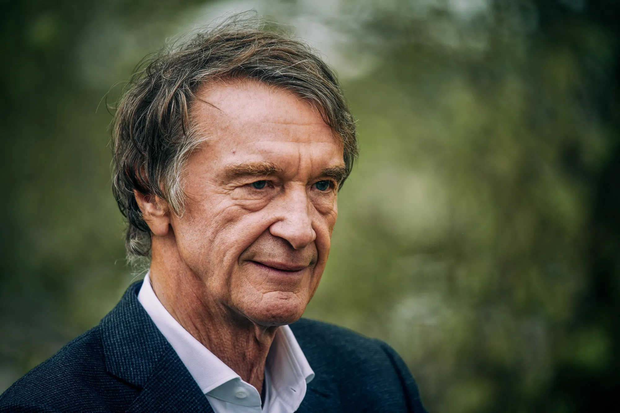 Brexiteer Jim Ratcliffe Plans Land Rover Defender Rival - Bloomberg