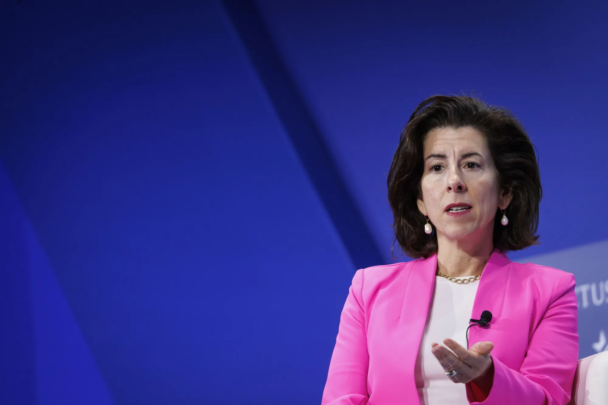 US Needs More Chips Funding as AI Fuels Demand, Raimondo Says - Bloomberg