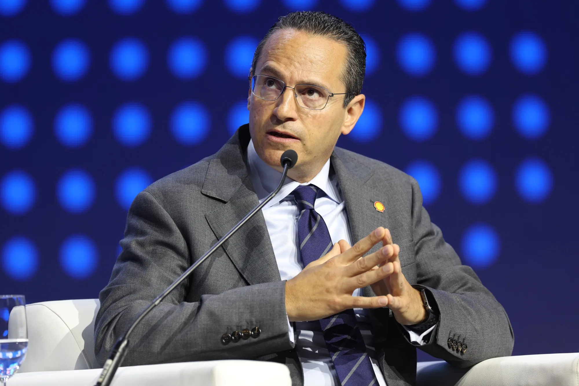 Shell Employees Voice Their Ire in Survey as CEO Cuts Jobs to Drive ...