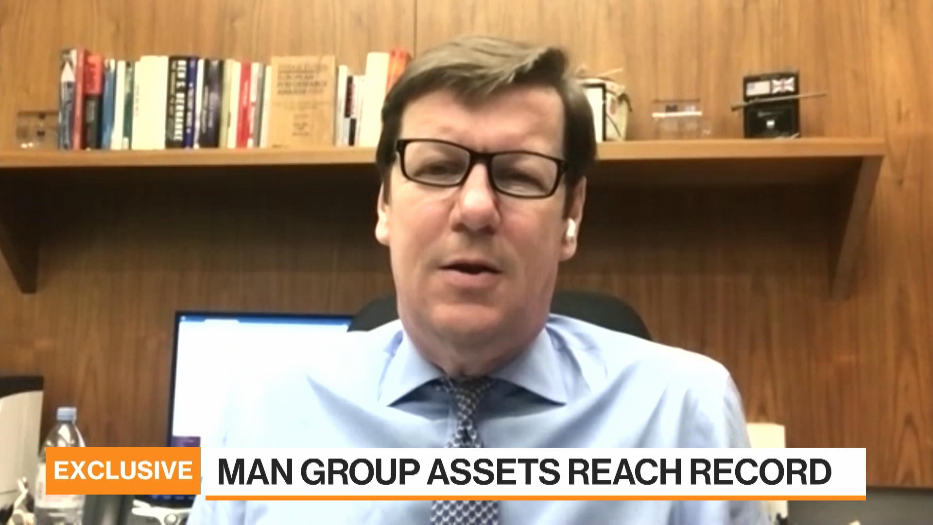 Watch Man Group Says Good Client Relations Led to Cash Influx - Bloomberg