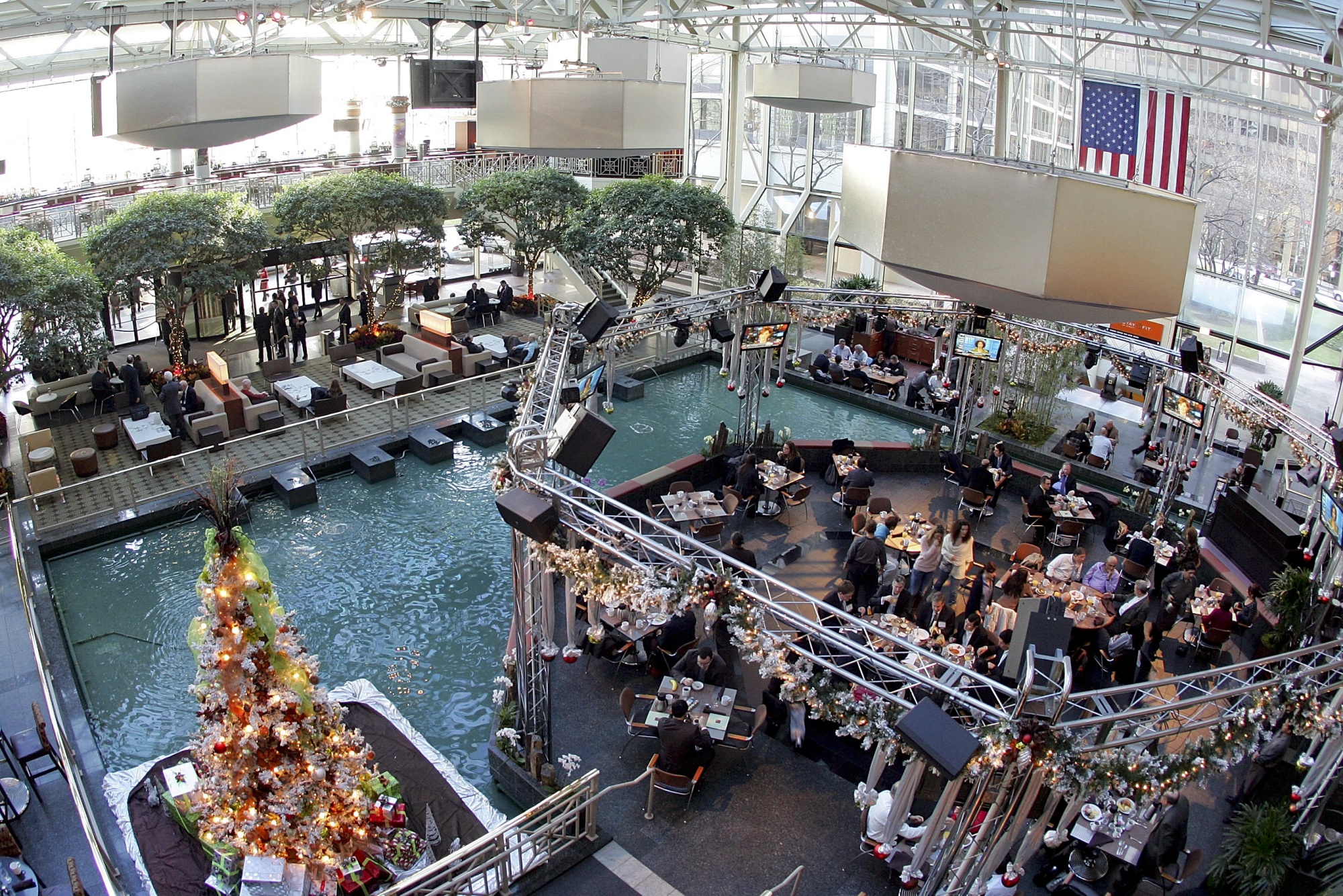 How the American Atrium Hotel Became a Global Icon - Bloomberg