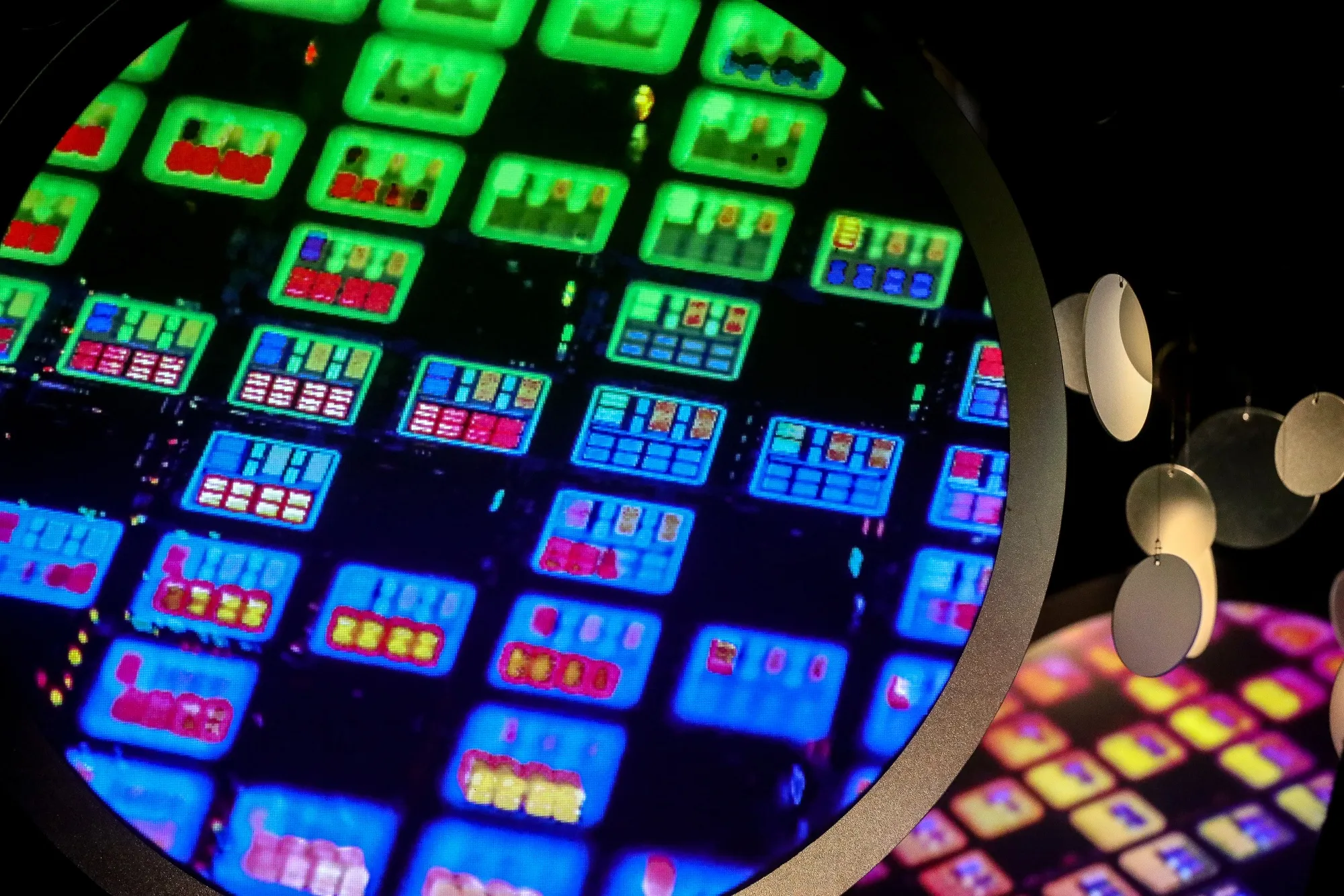 US Sets Aside $500 Million in Grants for Smaller Chip Suppliers - Bloomberg