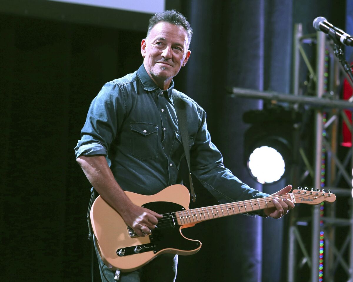 Bruce Springsteen's Artifacts Coming to Grammy Museum - Bloomberg