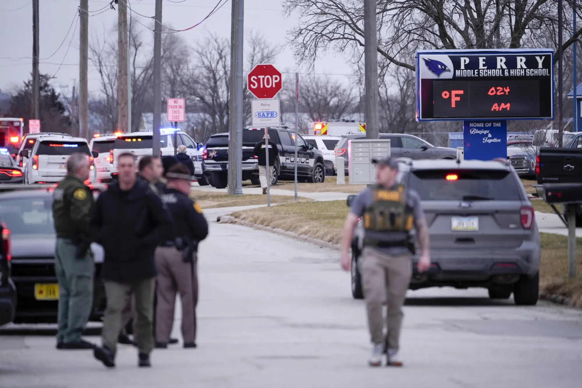 Iowa School Shooting: Suspect Dead, Multiple Victims Shot - Bloomberg