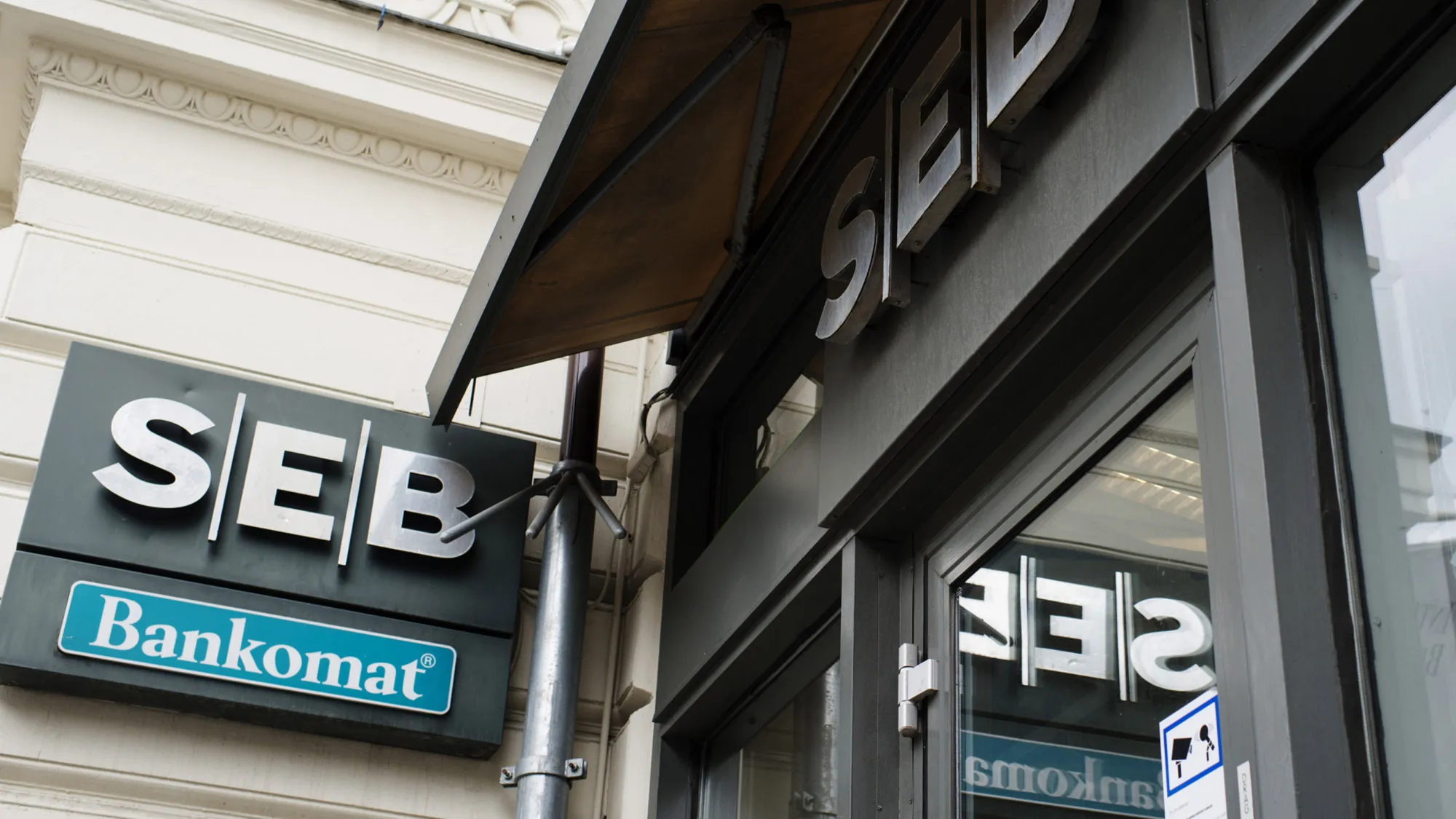 SEB First to Defy Bank Industry’s ‘Elite, Closed’ Structure - Bloomberg