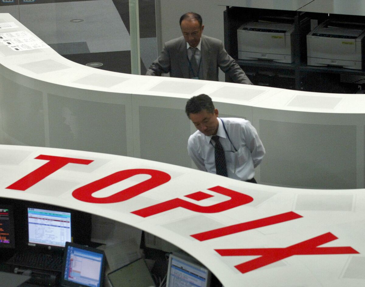 TOPIXはバブル後高値更新、日銀政策修正後に円安－自動車が高い - Bloomberg