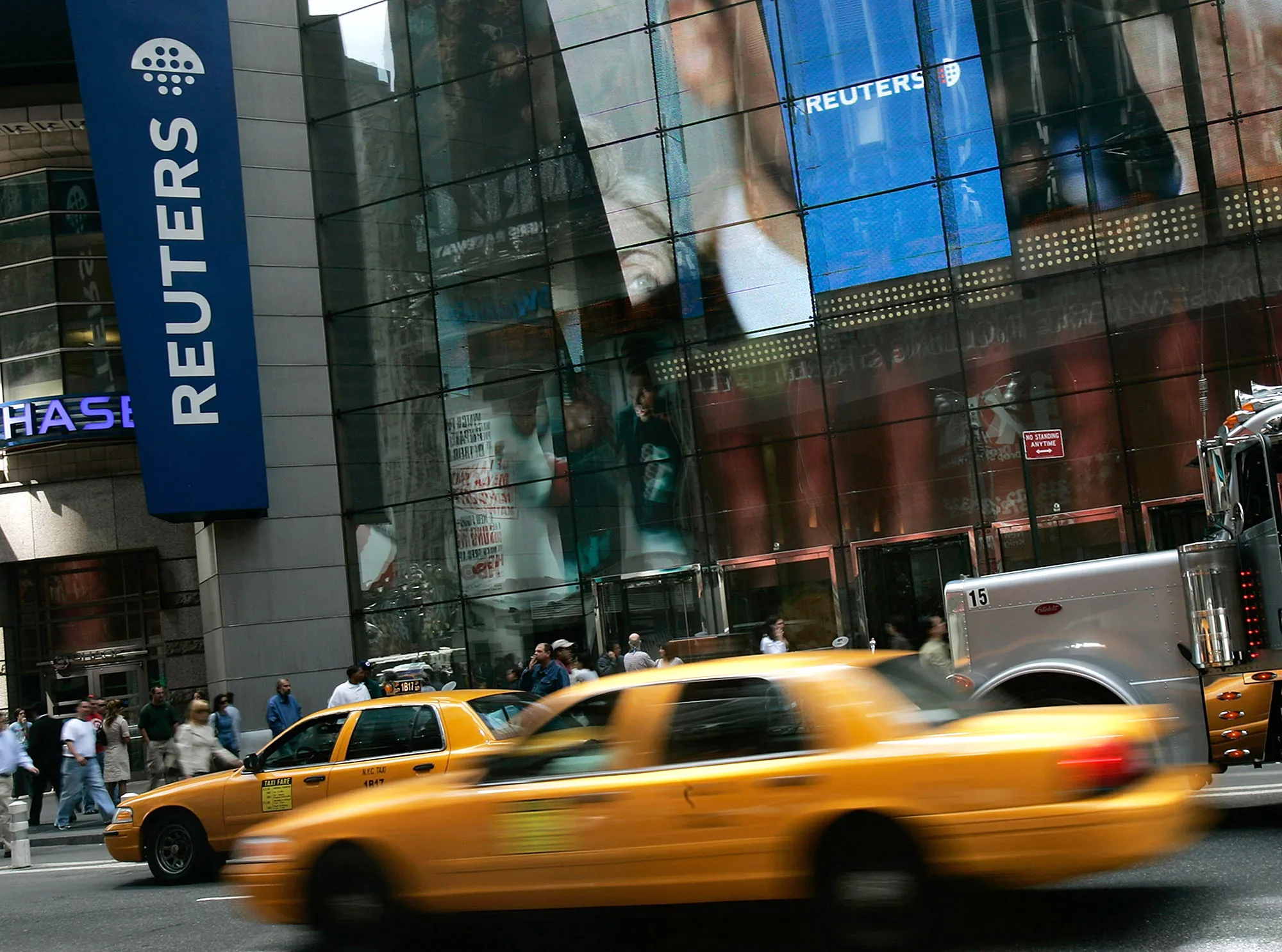 Thomson Reuters to Cut 3,200 Jobs by 2020, Offer Fewer Products - Bloomberg